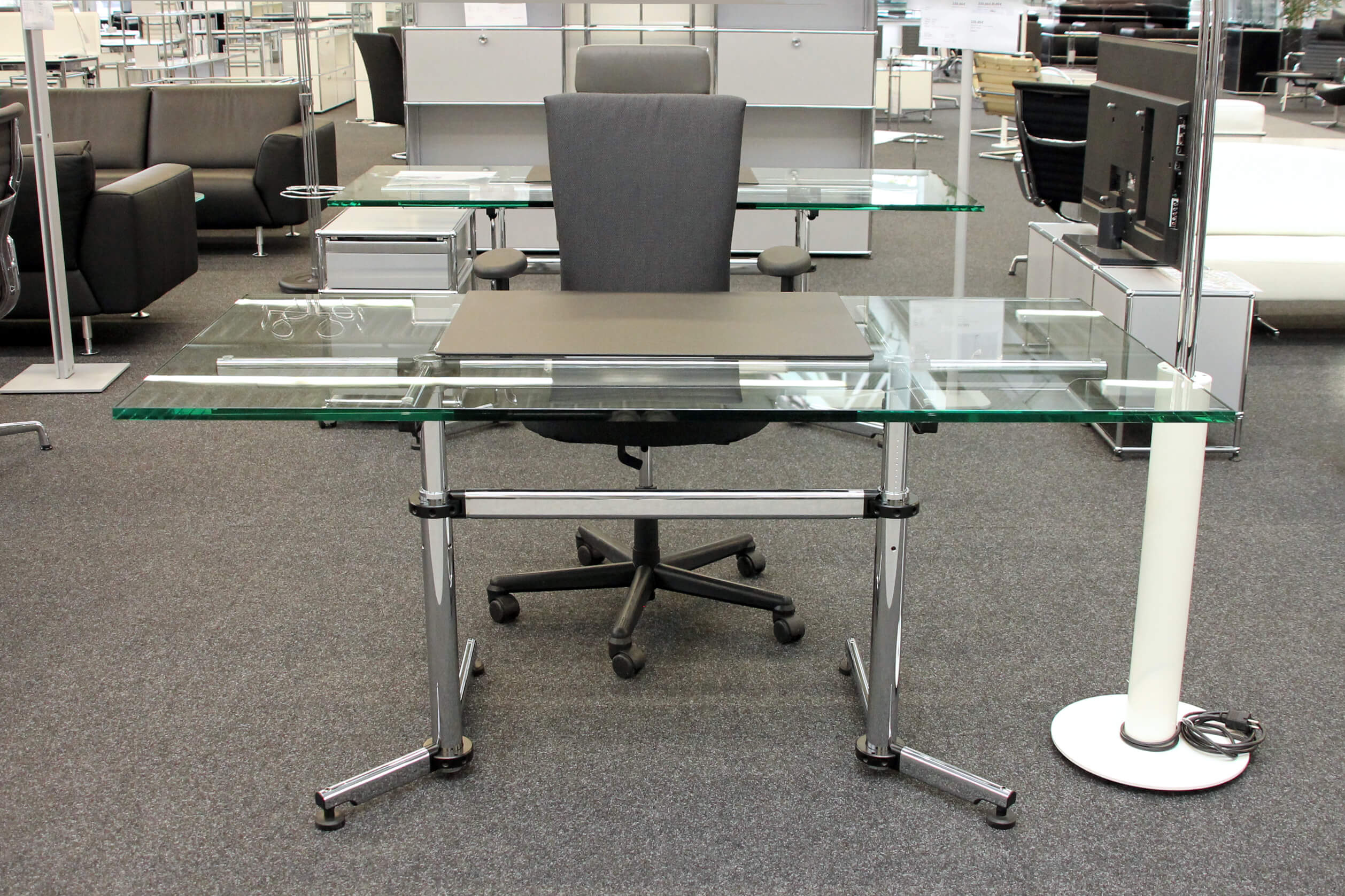 USM Kitos Schreibtisch Glas 160 x 80 cm | Schreibtische | USM Kitos ...